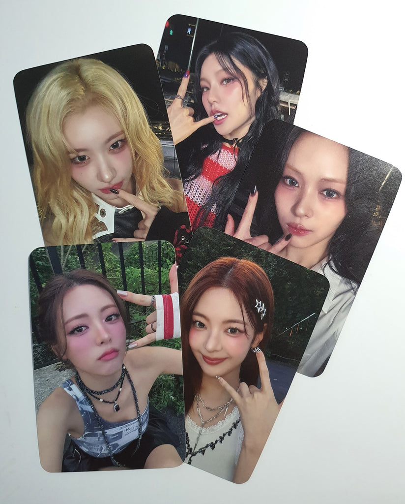 ITZY - GOLD ALADIN PHOTOCARD – KYYO