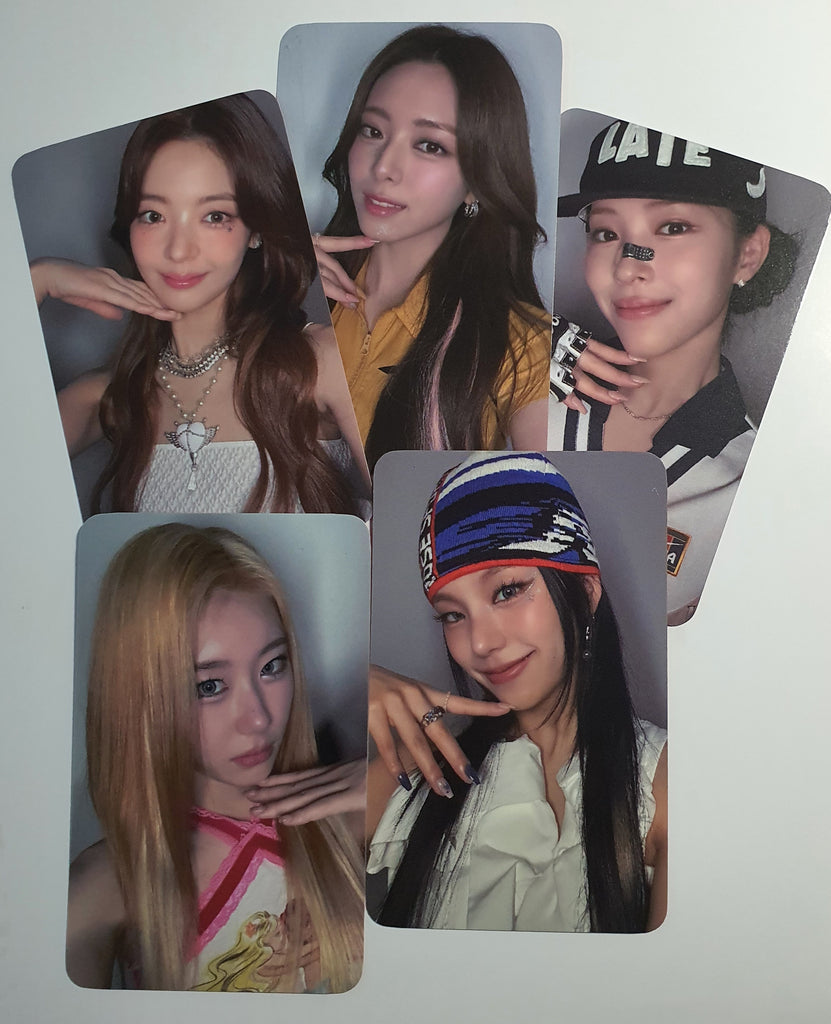 ITZY - GOLD JYP PHOTOCARD – KYYO