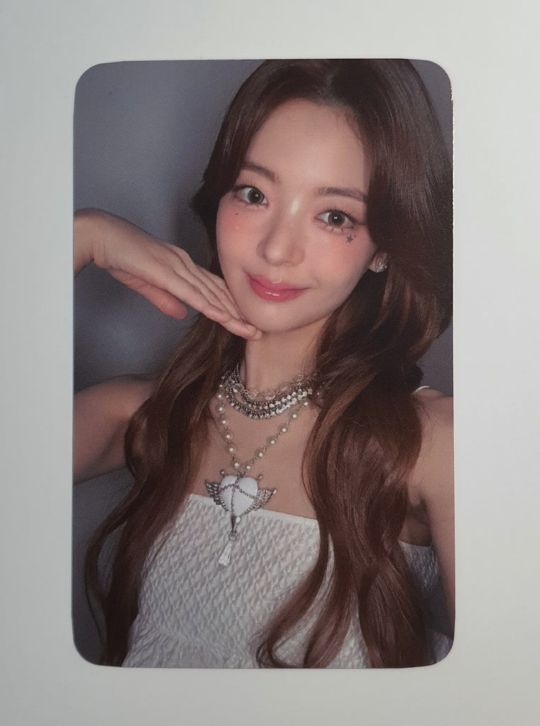 ITZY - GOLD JYP PHOTOCARD – KYYO