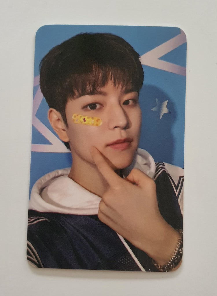 STRAY KIDS - SEASON'S GREETINGS 2025 JYP PHOTOCARD – KYYO